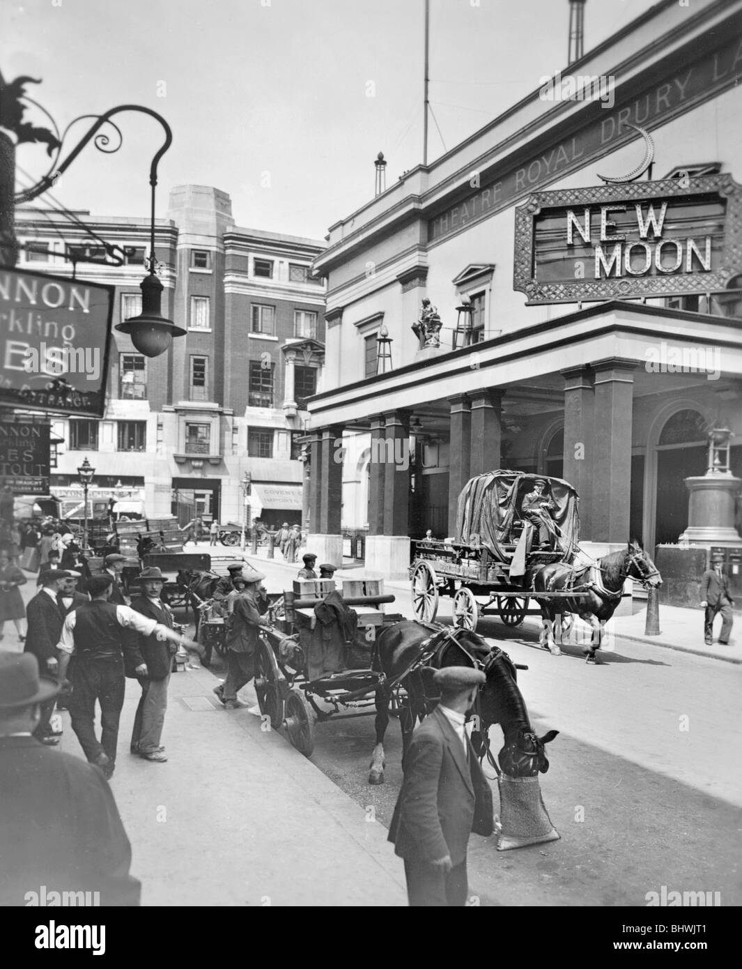 London 1930s Street Stock Photos & London 1930s Street Stock Images - Alamy