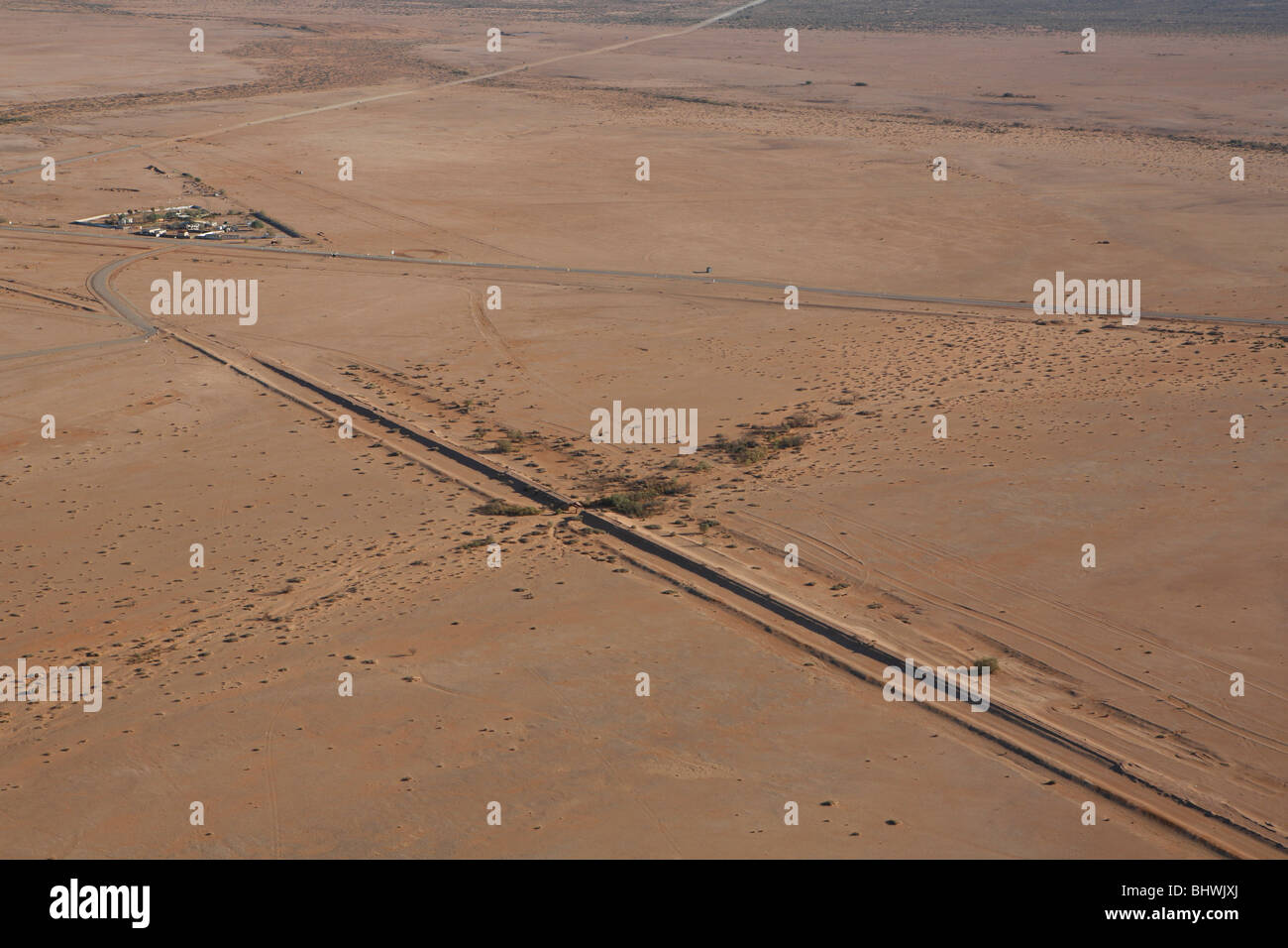Desert road australia hi-res stock photography and images - Alamy