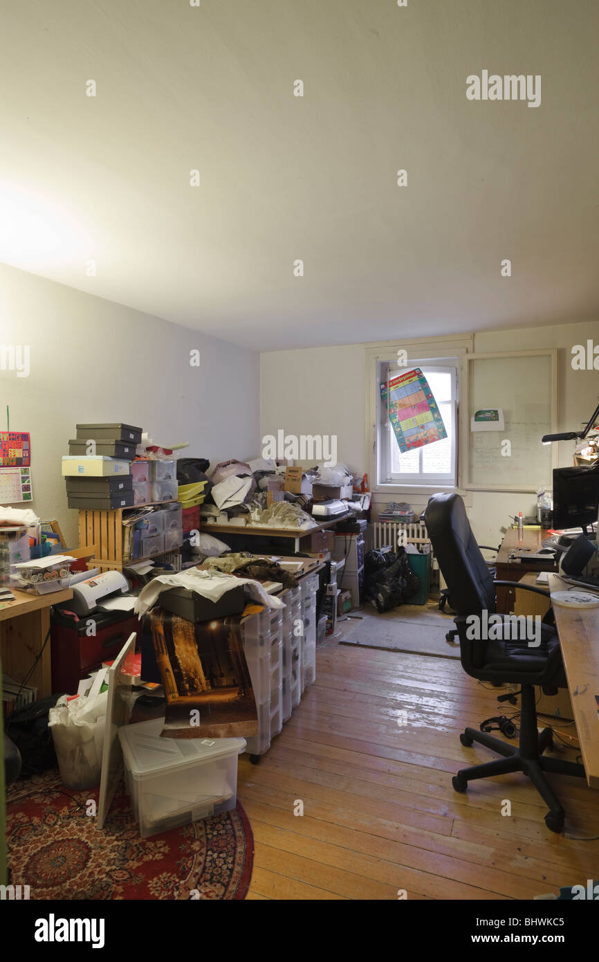 Clutter home office hi-res stock photography and images - Alamy