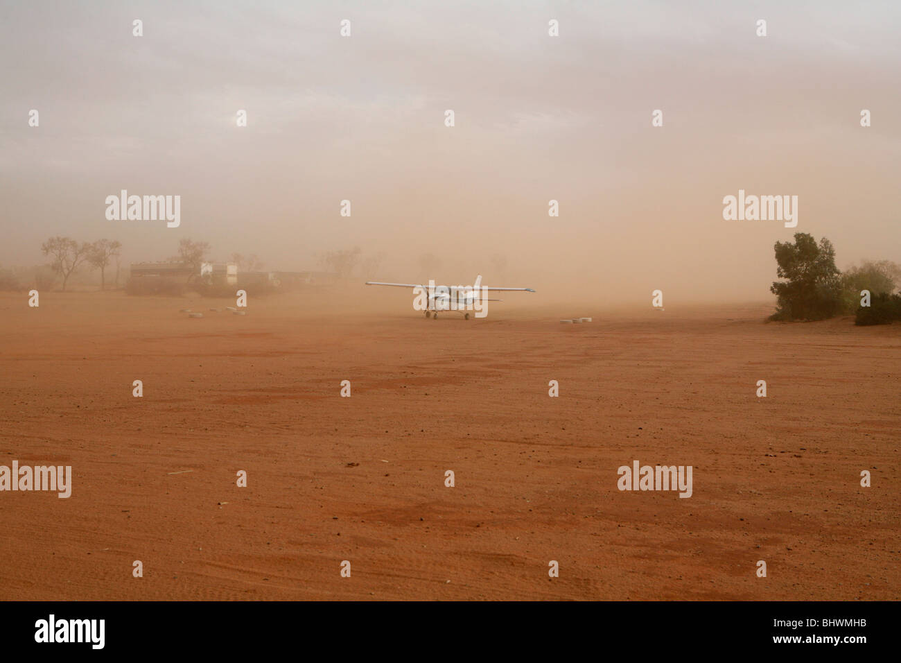 Dust storm desert hi-res stock photography and images - Alamy