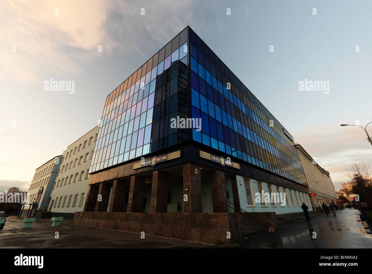 Front entrance door corner building hi-res stock photography and images ...