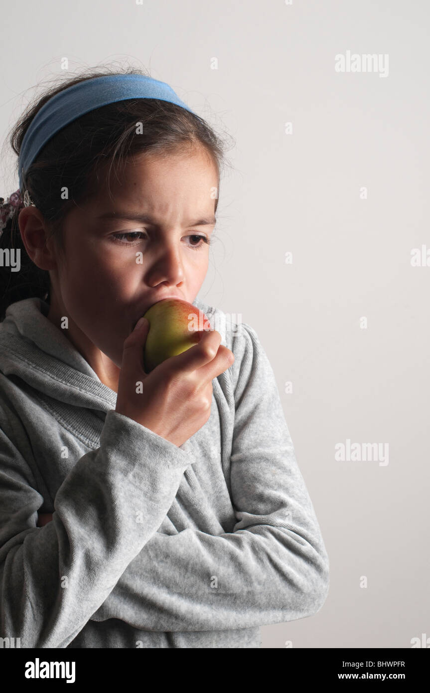 Child eating an apple Stock Photo - Alamy