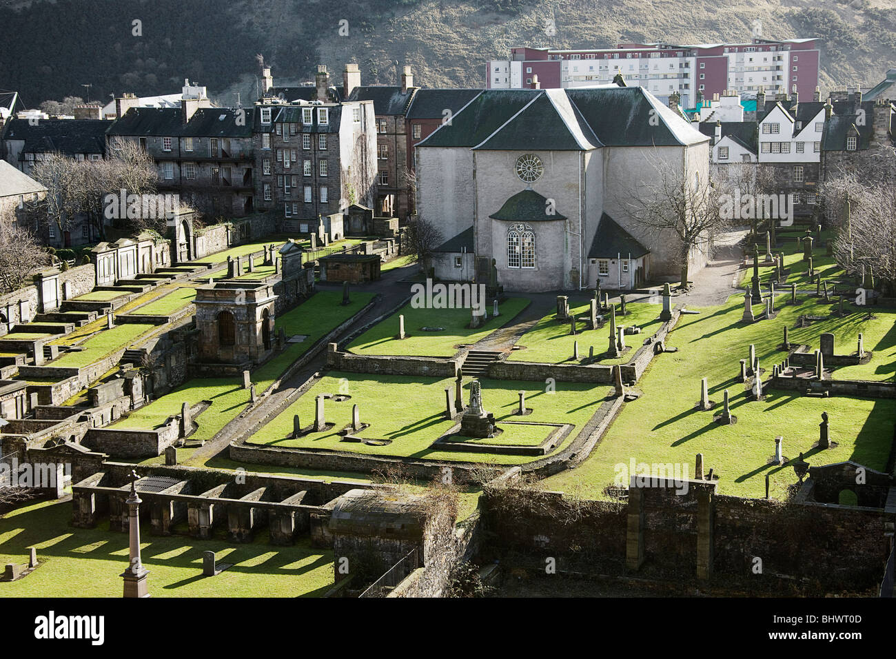 The graveyard at canongate Kirk. Royal mile.Edinburgh Stock Photo - Alamy