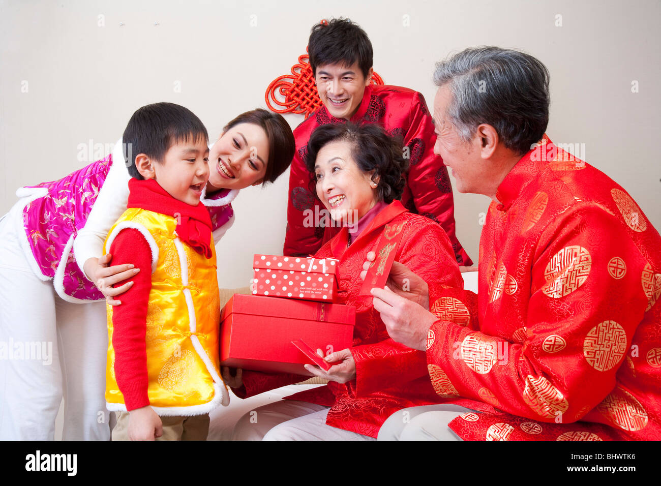 Family life with traditional Chinese style Stock Photo - Alamy