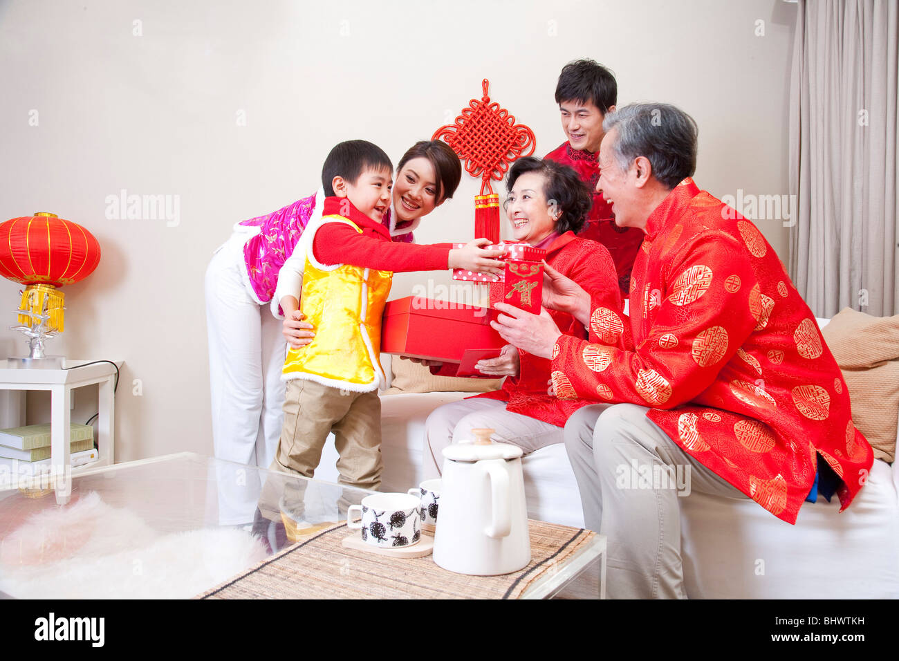 Family life with traditional Chinese style Stock Photo - Alamy