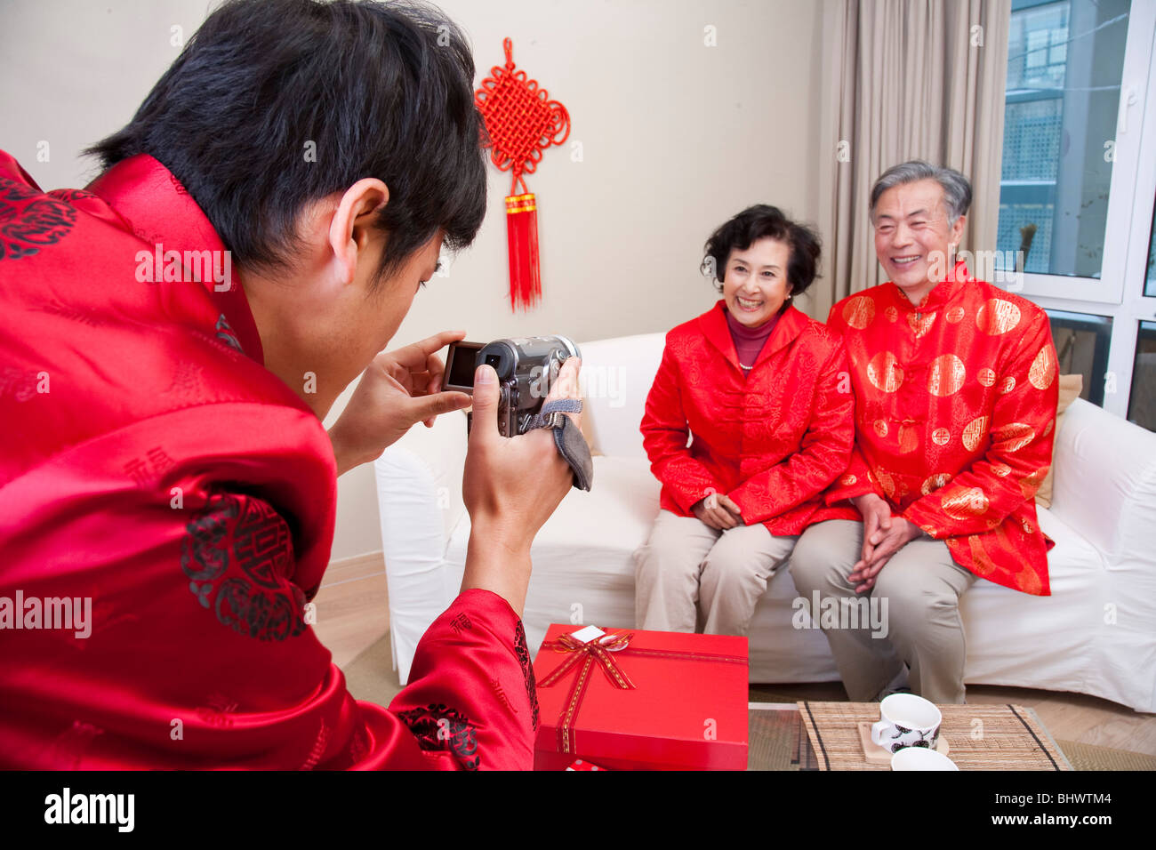 Family life with traditional Chinese style Stock Photo - Alamy