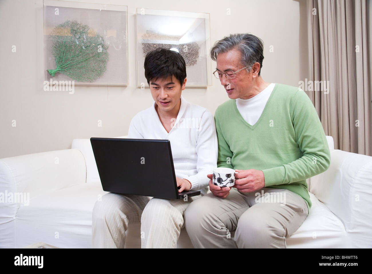 Family life with traditional Chinese style Stock Photo - Alamy