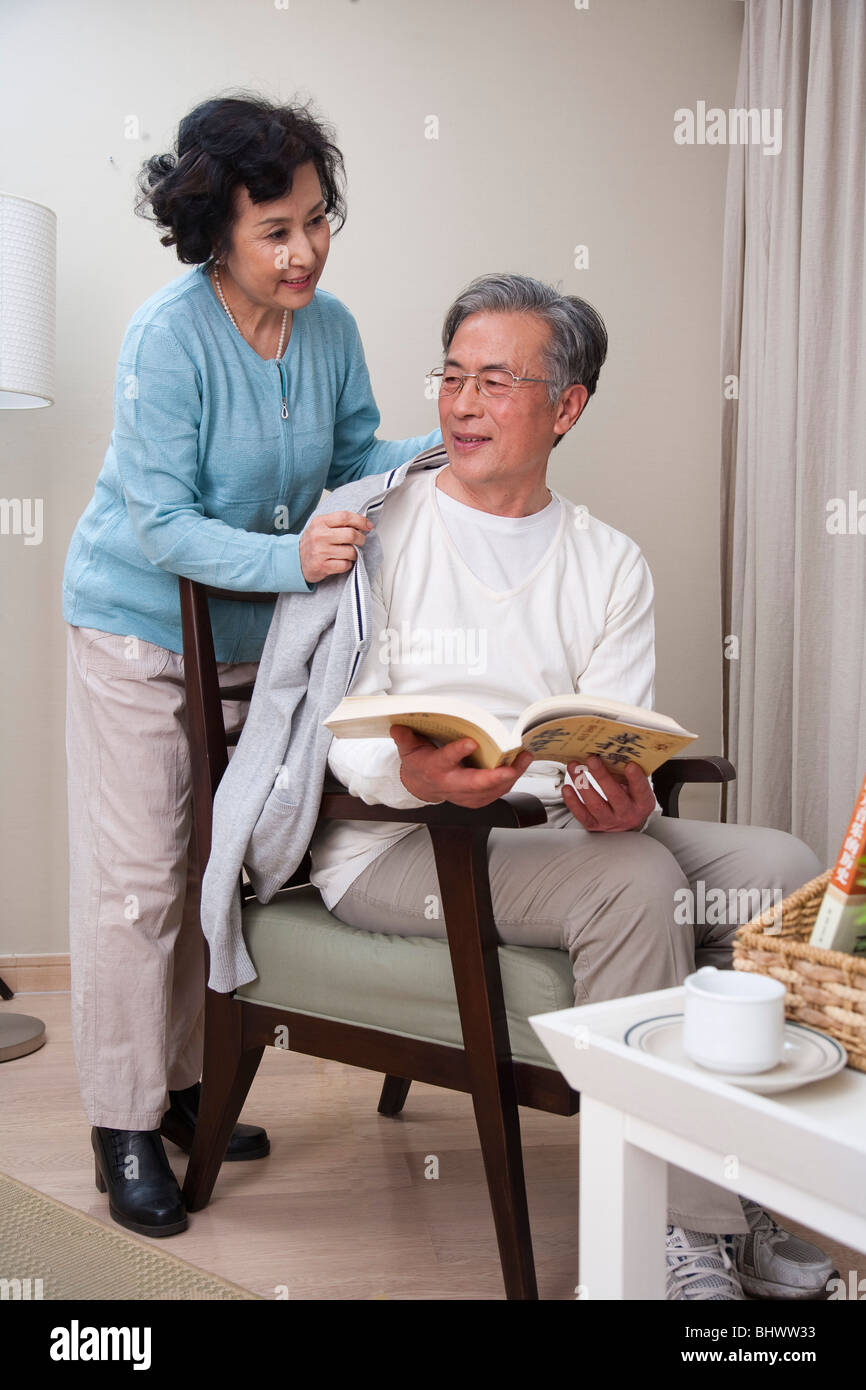 Family life with traditional Chinese style Stock Photo - Alamy