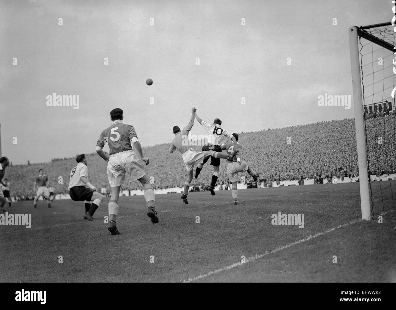 1950s action football sport hi-res stock photography and images - Alamy