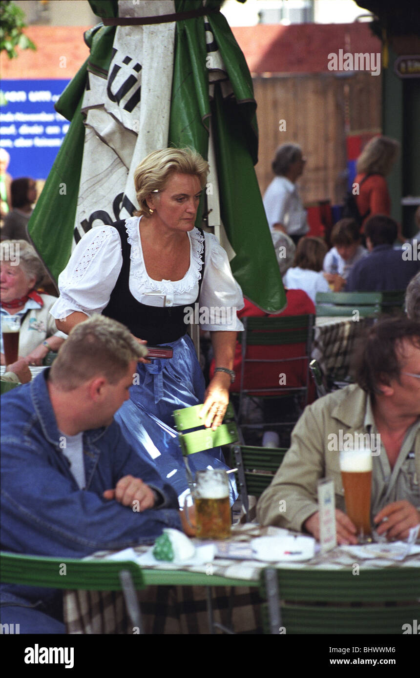 Traditional waitress in Munich Beer Garden Stock Photo - Alamy