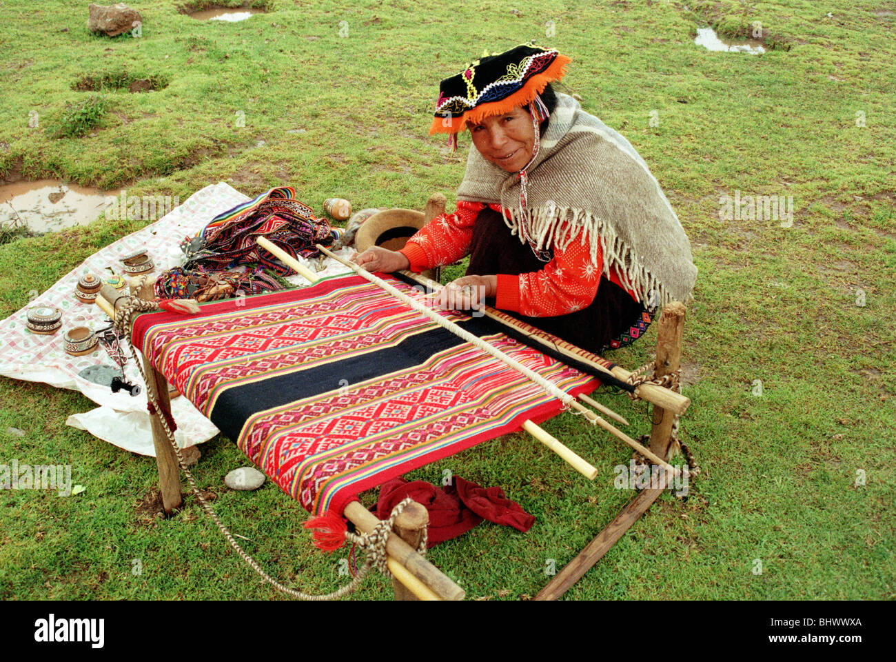 Women weaving cloth hi-res stock photography and images - Alamy