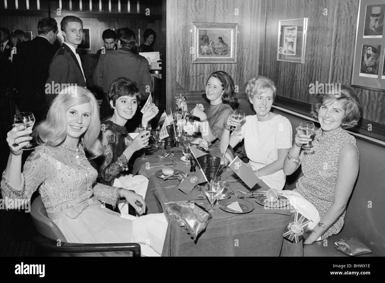 Players wives 1966 World Cup Mrs Tina Moore wife of Bobby Moore Mrs ...