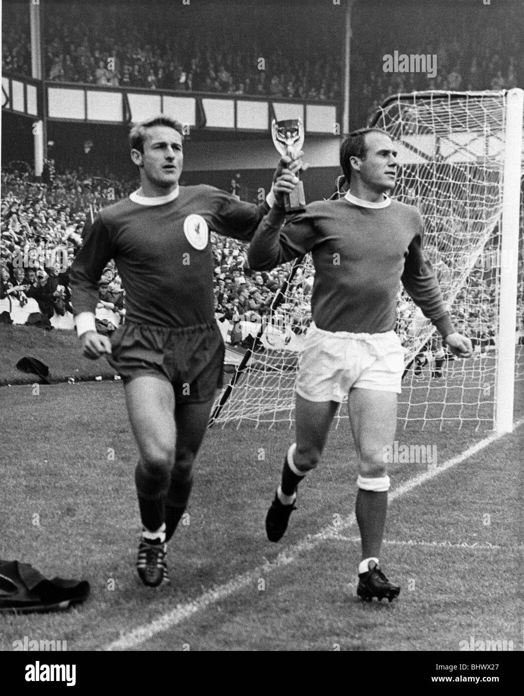 Liverpool v everton 1960s hi-res stock photography and images - Alamy