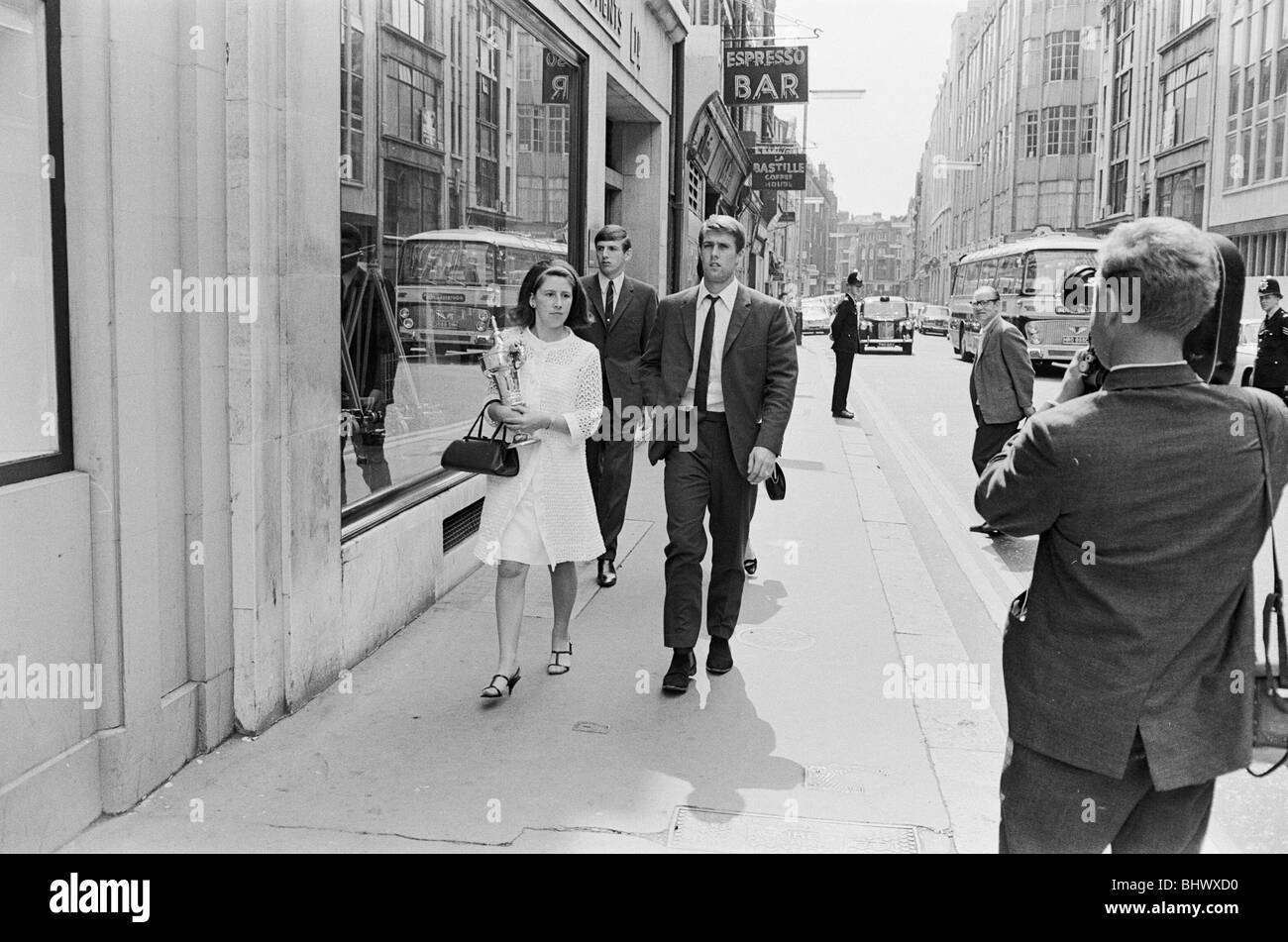 Geoff hurst 1966 hi-res stock photography and images - Alamy