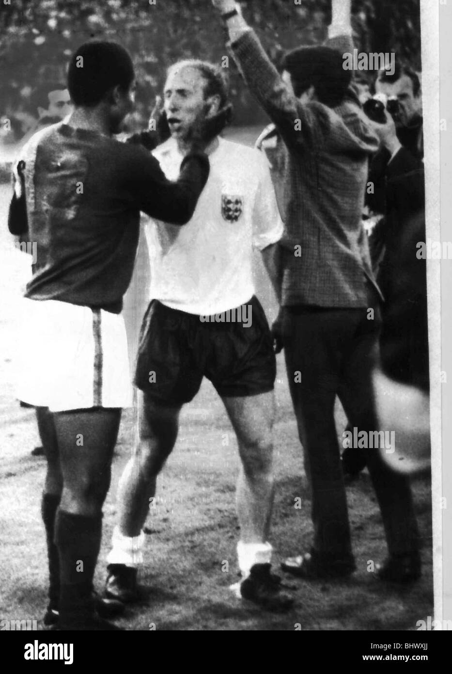 Bobby charlton 1966 portugal hi-res stock photography and images - Alamy Bobby charlton 1966 portugal hi-res stock photography and images - Alamy