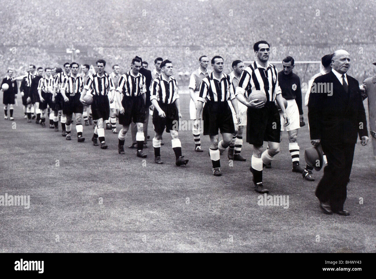 FA Cup Final 1952. Newcastle United vs Arsenal. 03/05/1952. The players ...