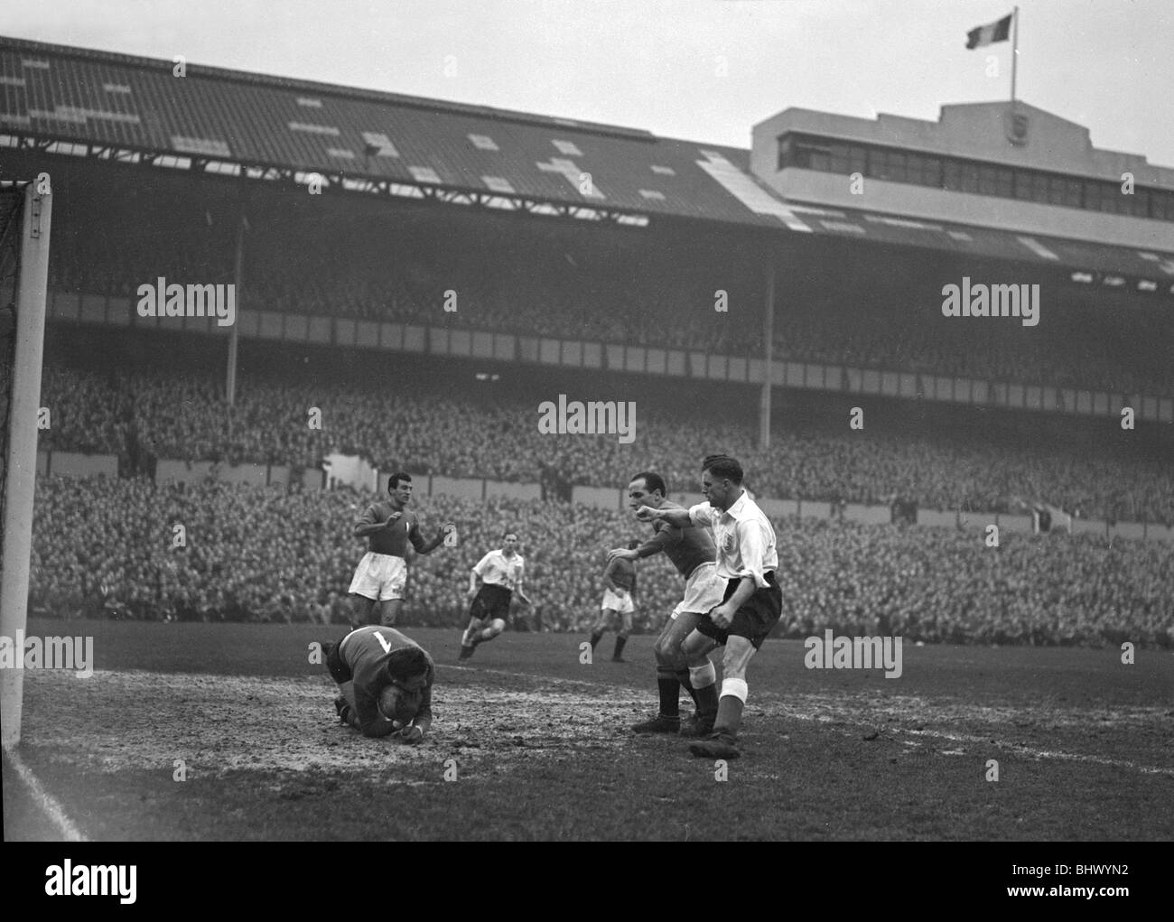1940s action football sport hi-res stock photography and images - Alamy