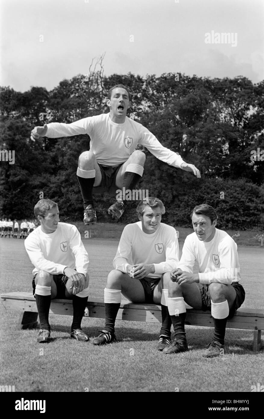 Tottenham hotspur dave mackay hi-res stock photography and images - Alamy