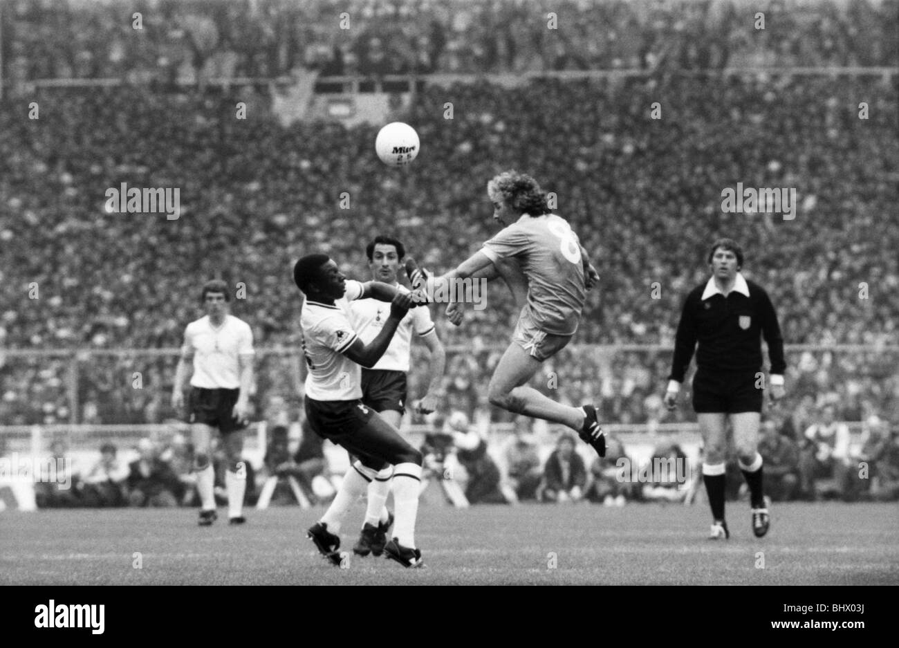 Manchester city tottenham 1981 hi-res stock photography and images - Alamy
