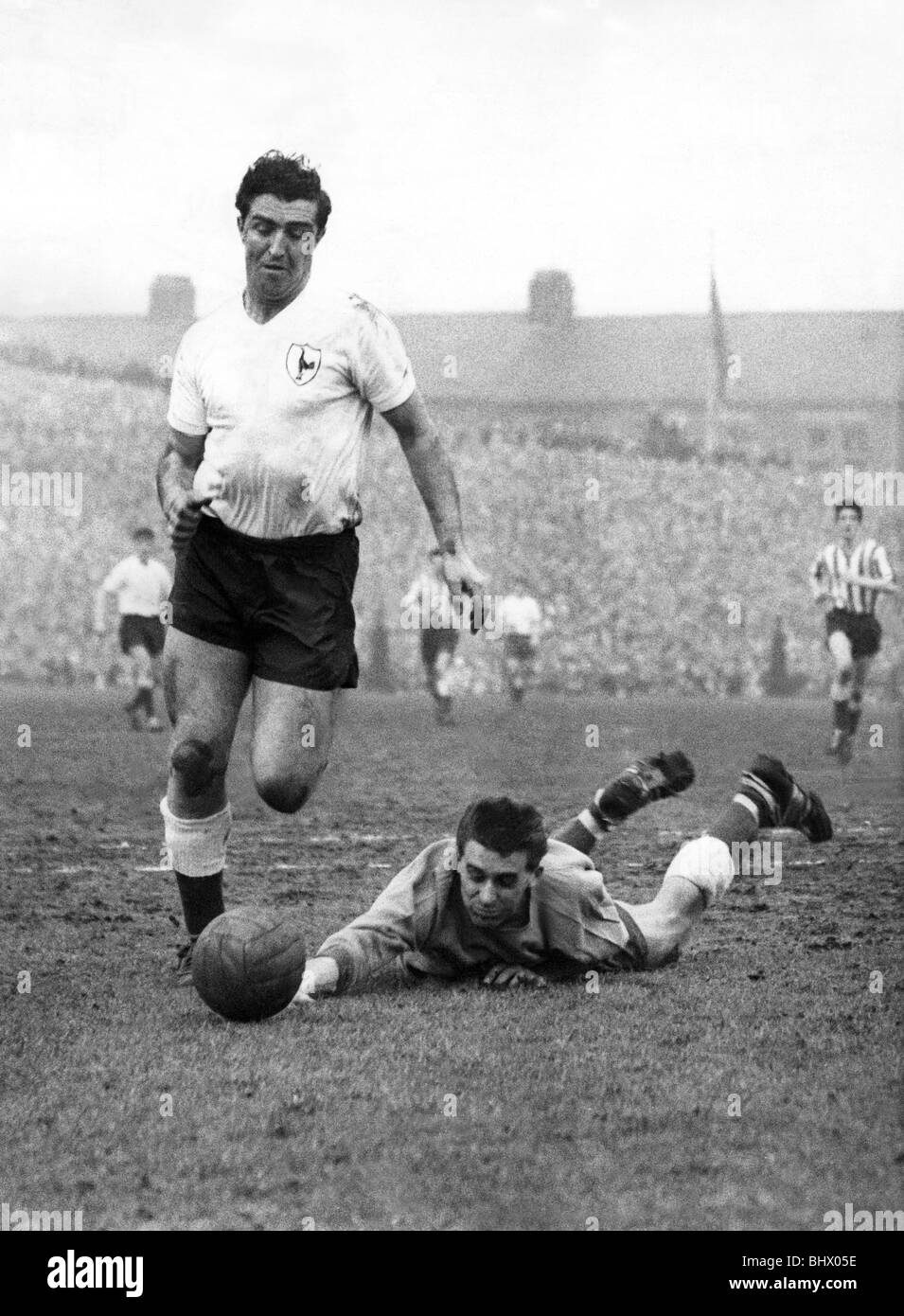 Bobby smith tottenham High Resolution Stock Photography and Images - Alamy