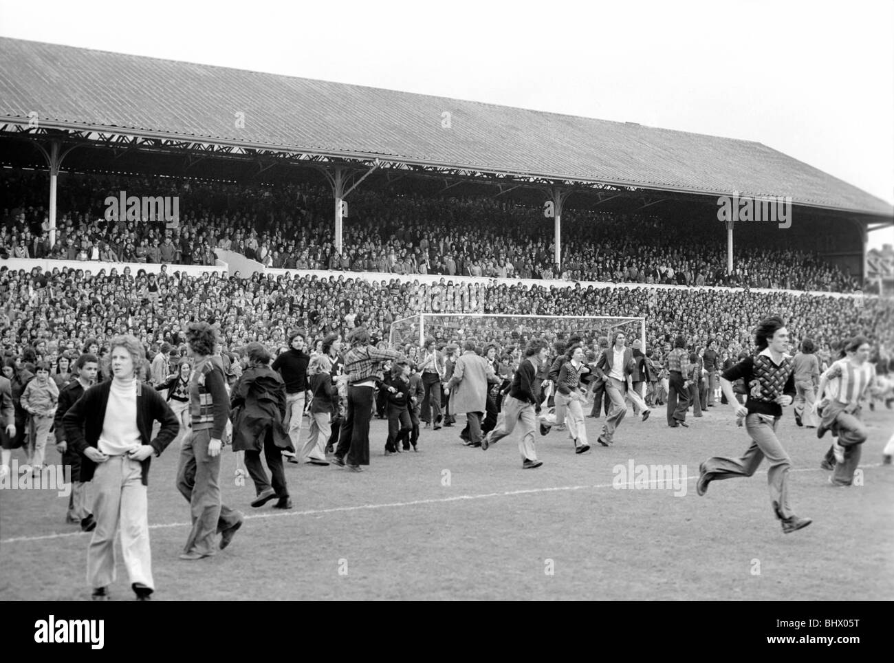 Football hooligans 1970s hi-res stock photography and images - Alamy