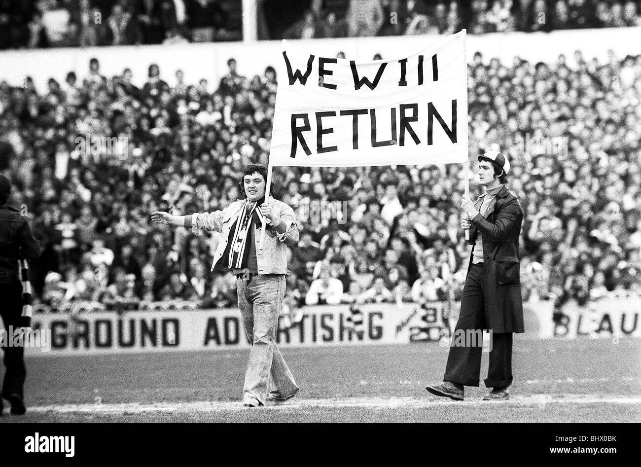 Demonstrate protest banner Black and White Stock Photos & Images - Alamy