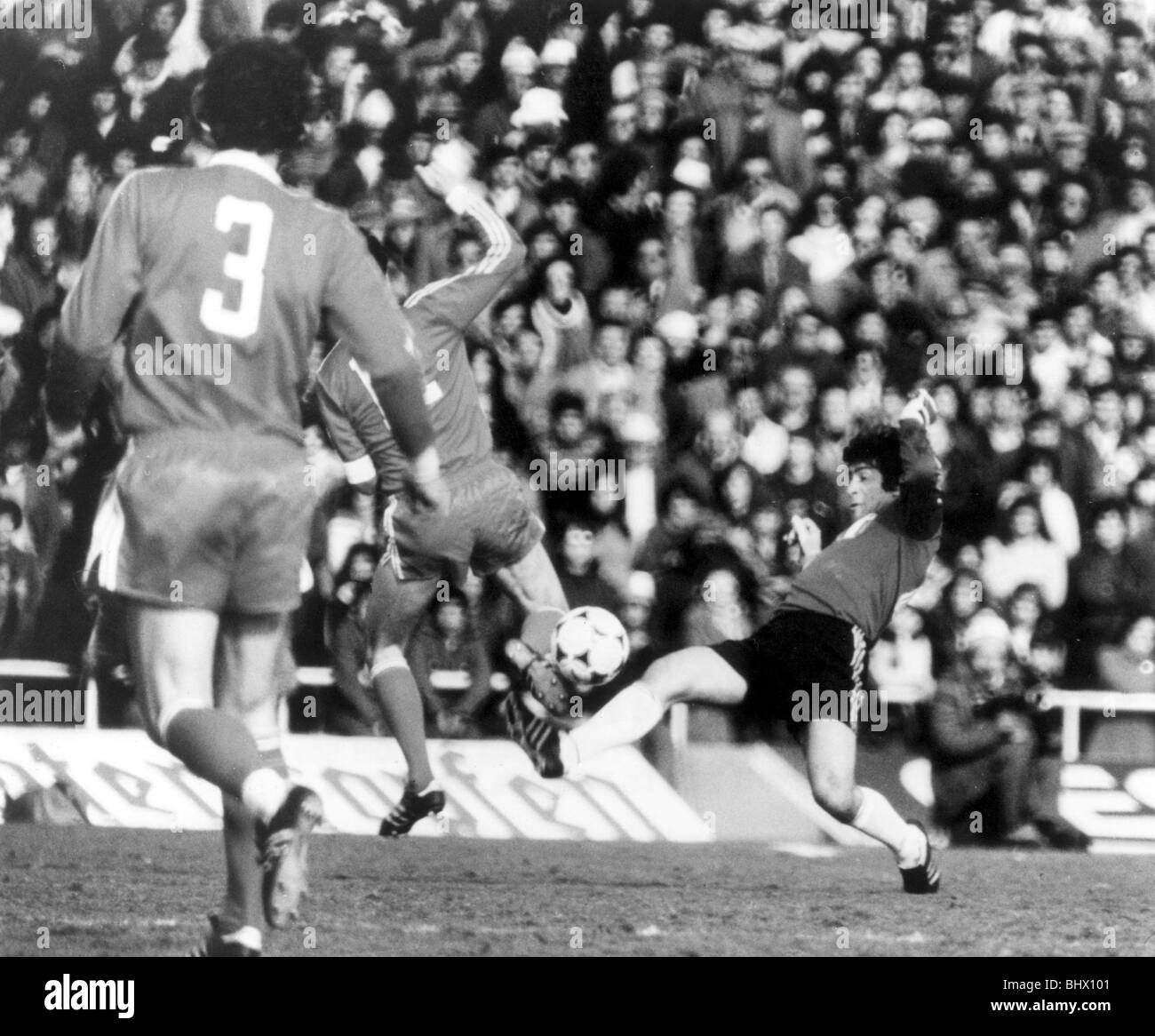 World Cup 1978. Peru v Poland. Peruvian goalkeeper Ramon Quiroga clears ...