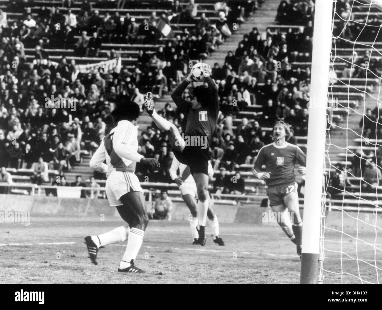 World Cup 18th June 1978. Peru v Poland. Peruvian goalkeeper Ramon ...