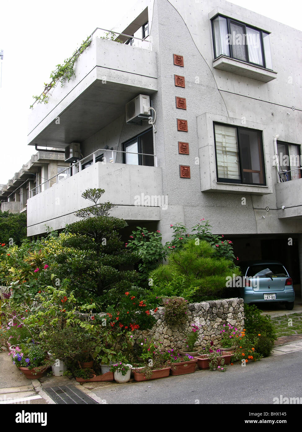 Upper class home in Okinawa, Japan Stock Photo - Alamy