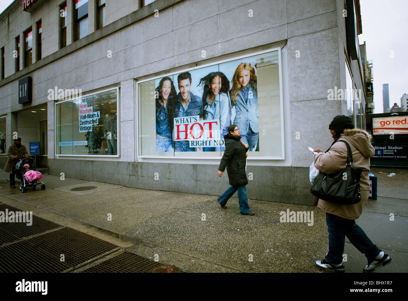 Gap window display hi-res stock photography and images - Alamy