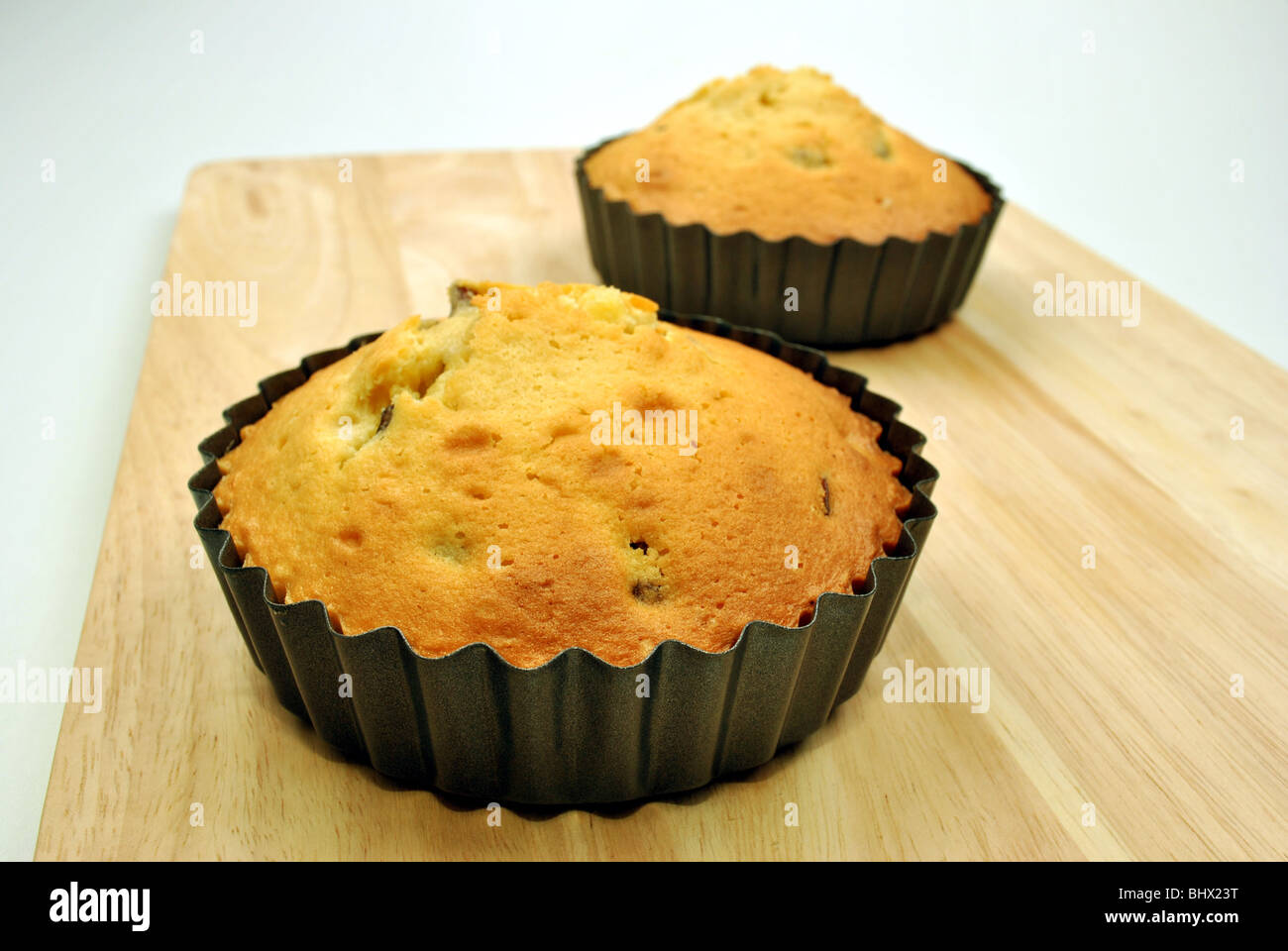 Cake on timber hi-res stock photography and images - Alamy