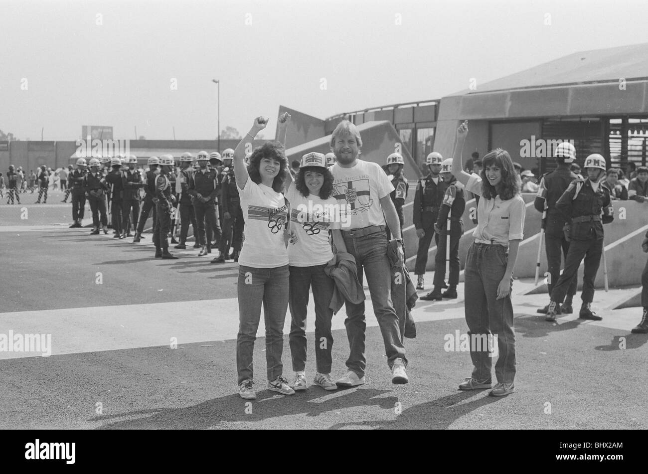 World Cup Mexico '86 England v Argentina action plus fans at the match ...