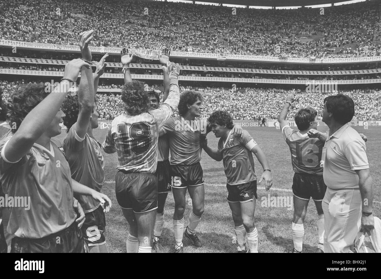 World Cup Mexico '86 England v Argentina action plus fans at the match ...
