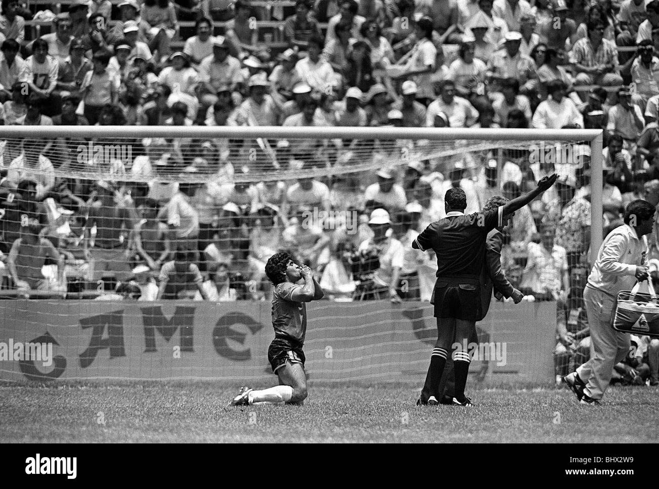 1986 world cup maradona goal england hi-res stock photography and ...