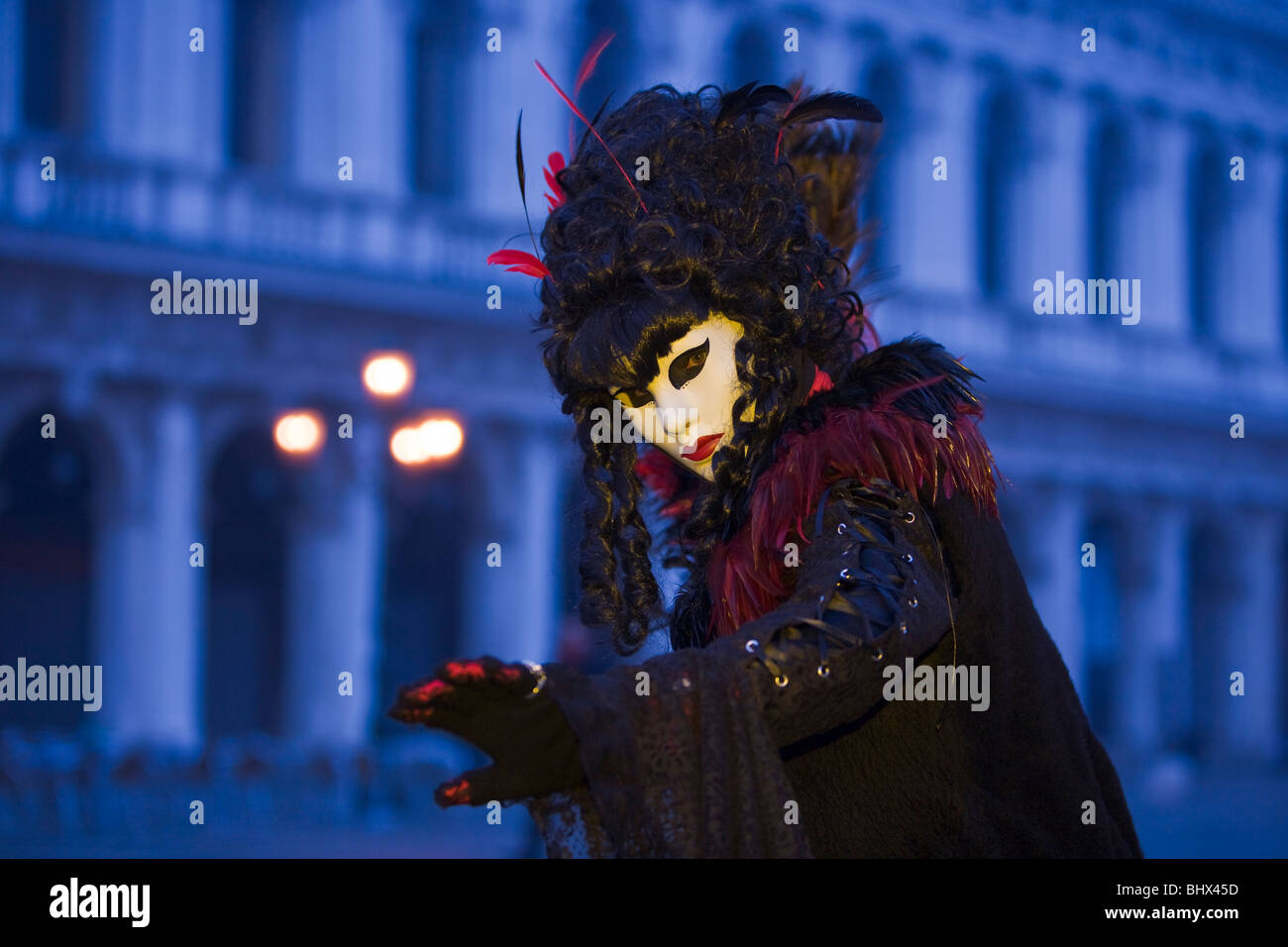 Masked woman at the carnival in Venice, Italy Stock Photo - Alamy