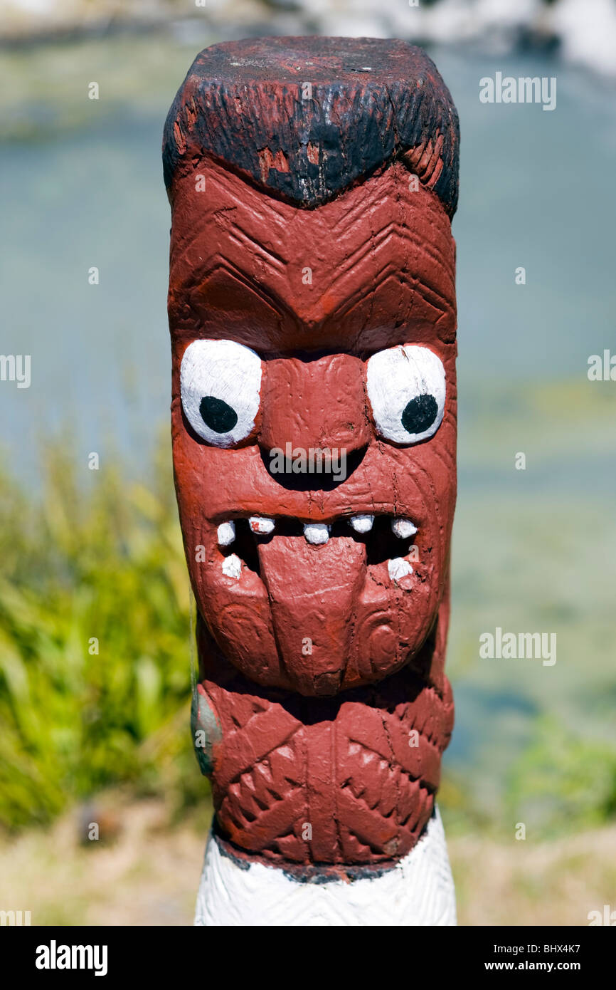Maori carving, Whakarewarewa Thermal Village, Rotorua, New Zealand ...