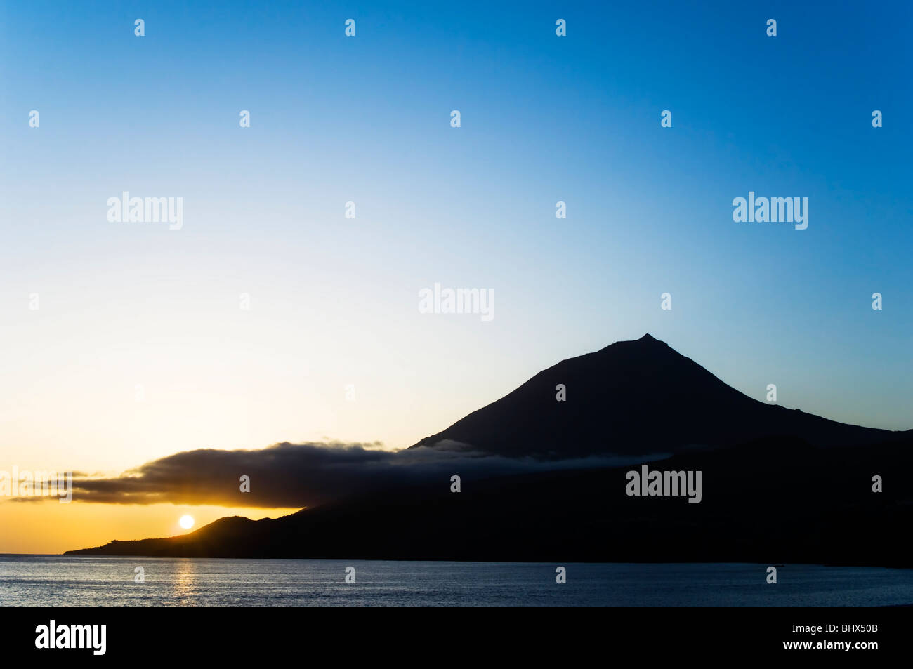 Sunset volcano hi-res stock photography and images - Alamy