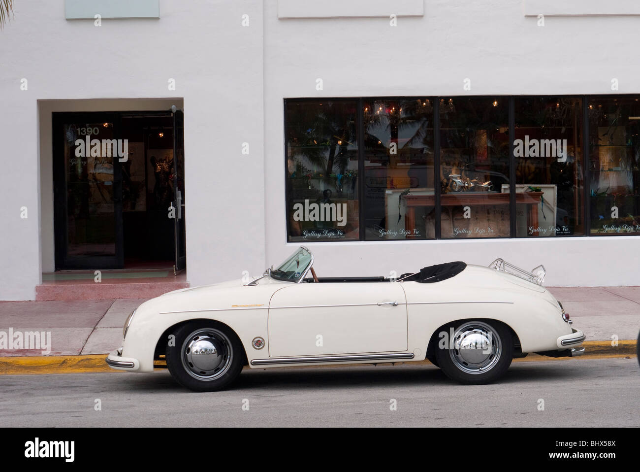 Vintage car on Ocean Drive,South Beach Miami Stock Photo - Alamy