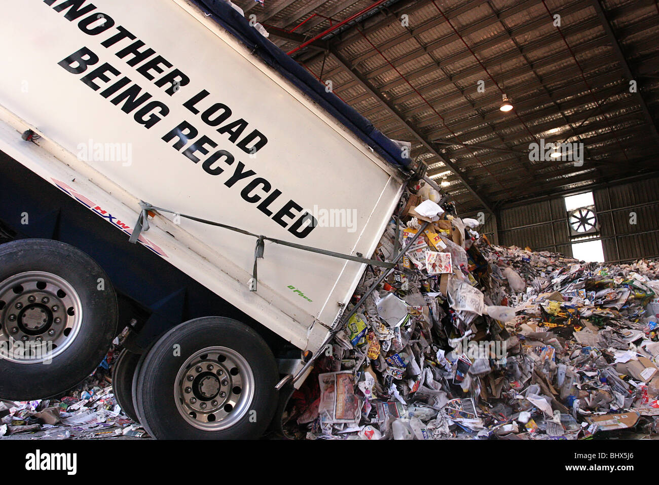 Recycling facility truck hi-res stock photography and images - Alamy