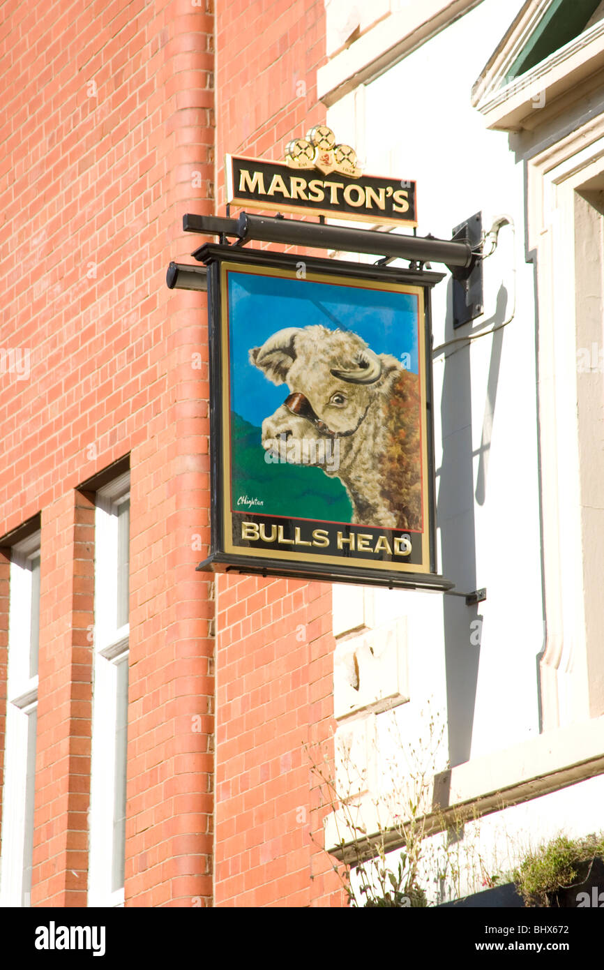 Bulls Head Public House on London Road, Manchester Stock Photo - Alamy