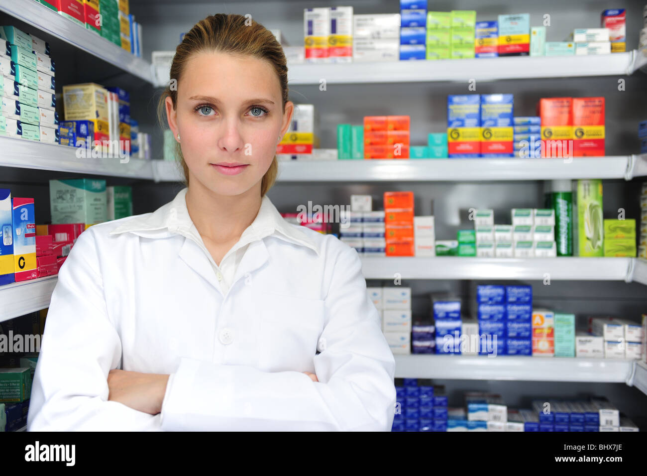 portrait of a blond pharmacist at pharmacy Stock Photo - Alamy