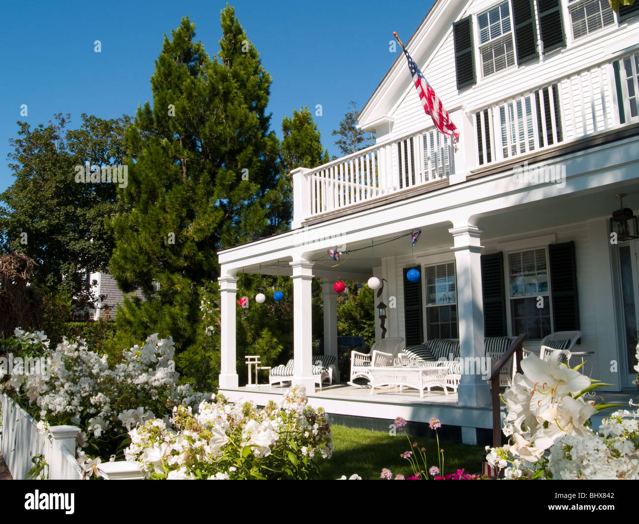 A traditional white house in Edgartown on Martha's Vineyard ...
