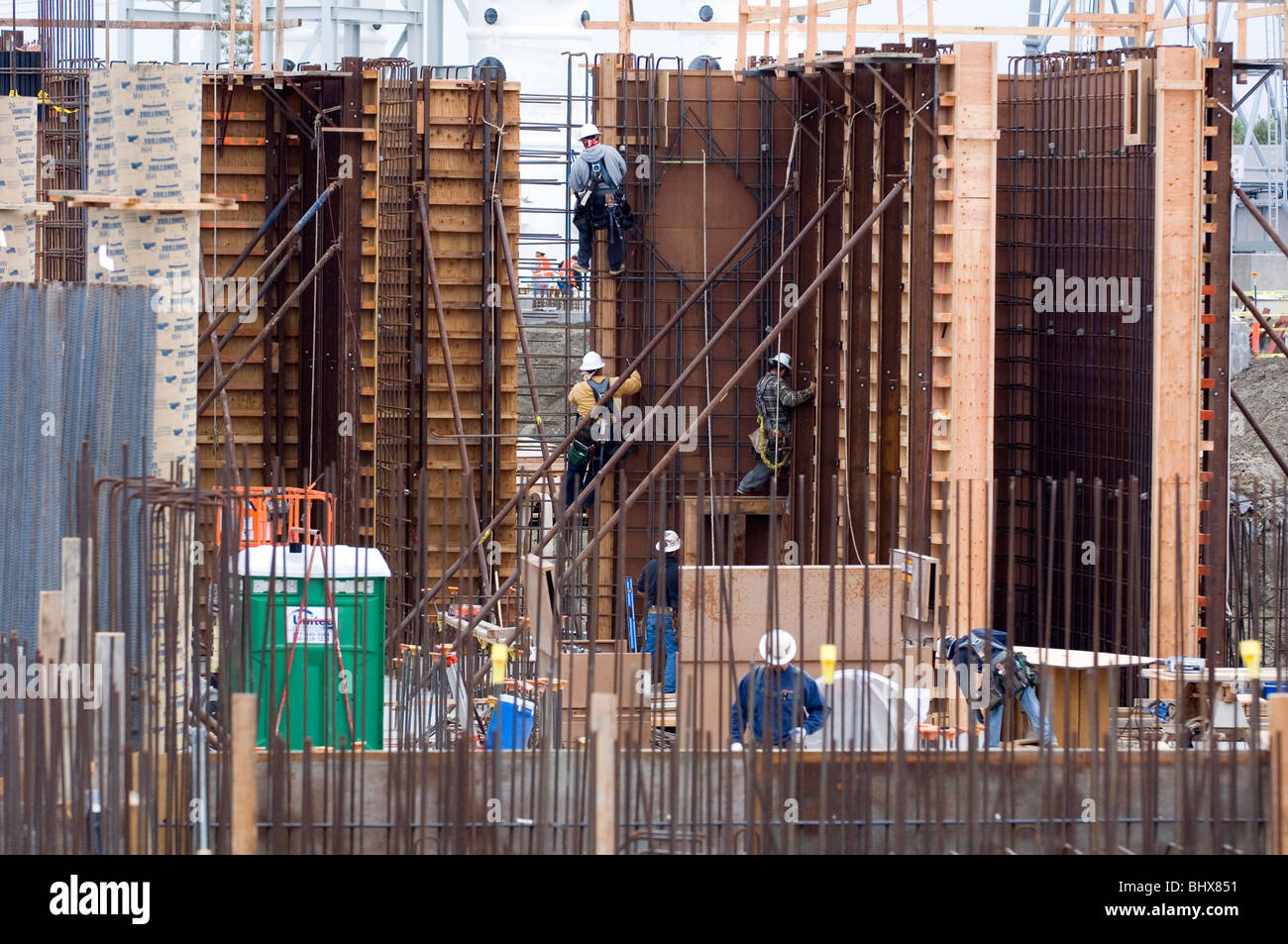 steel workers tying rebar at a construction site Stock Photo - Alamy