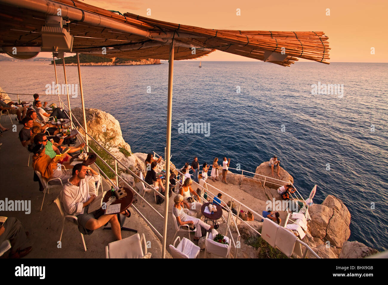 Sunset beach Bar , Buza Bar, Dubrovnik, Croatia Stock Photo - Alamy