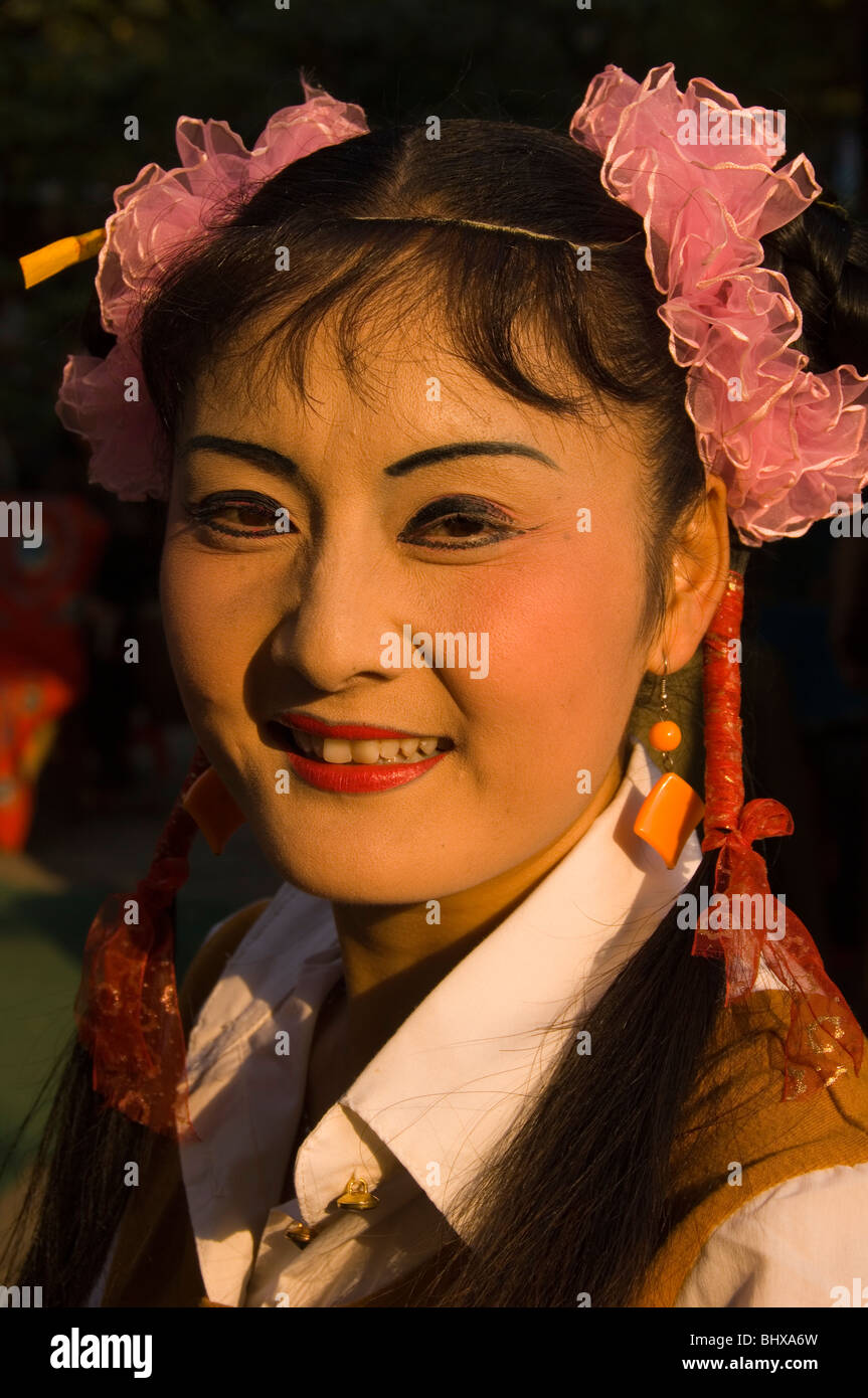 Street actress in Jiujiang. Jiangxi province , China Stock Photo - Alamy