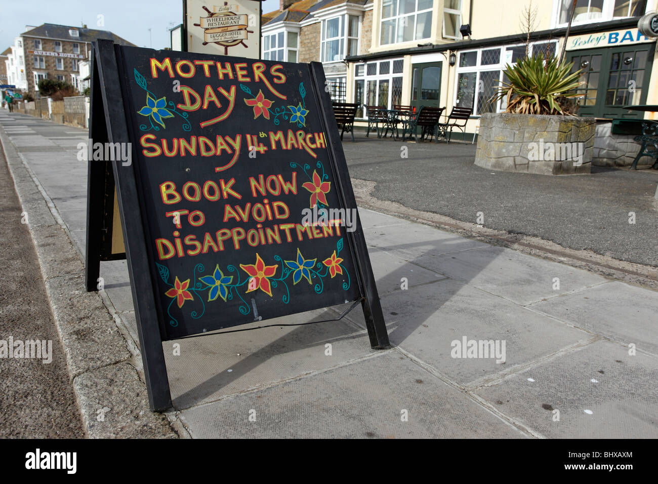 Book now sign hi-res stock photography and images - Alamy