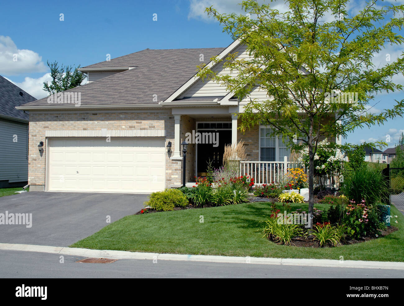 Modern New House Stock Photo - Alamy