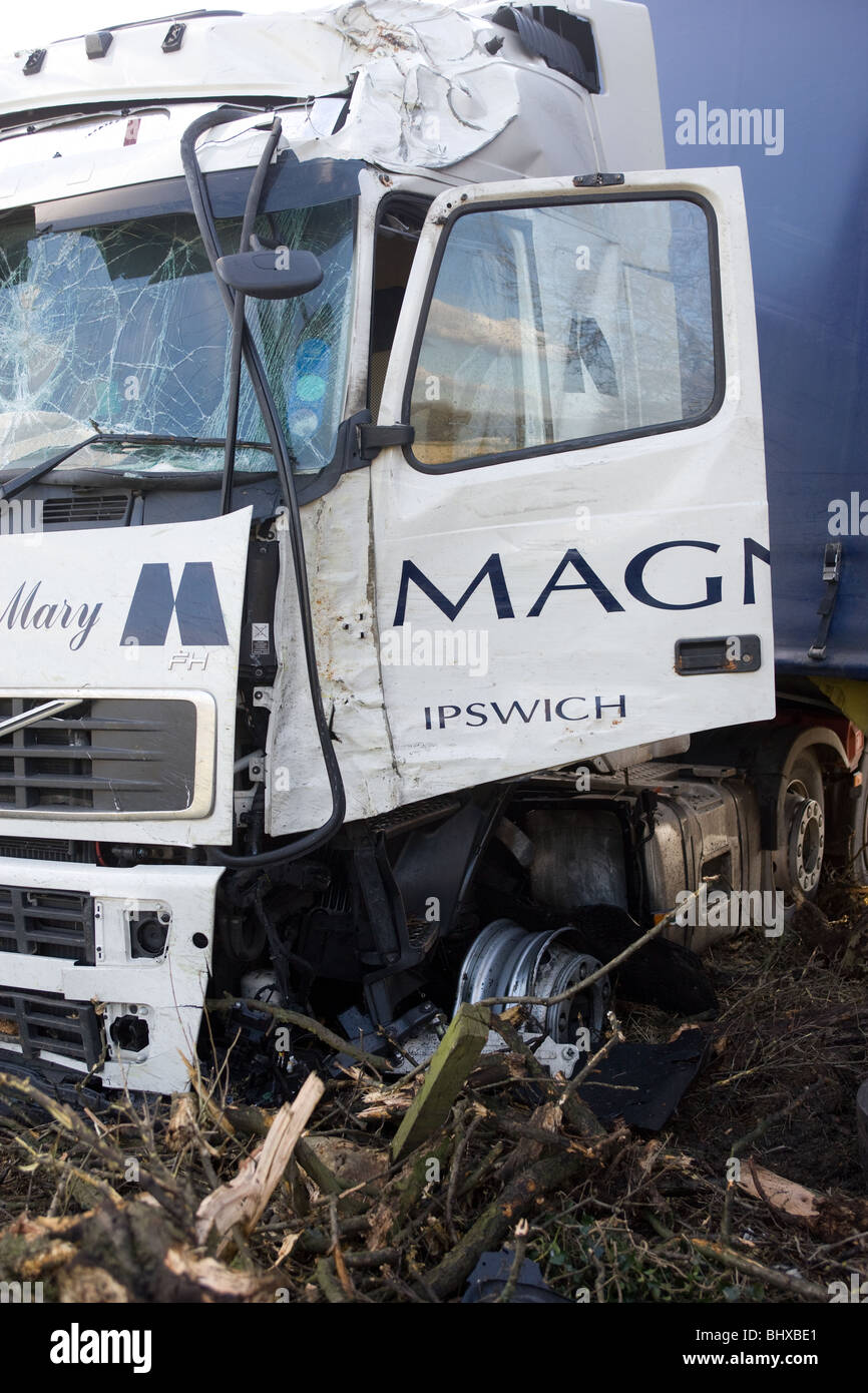 Damaged hgv lorry hi-res stock photography and images - Alamy