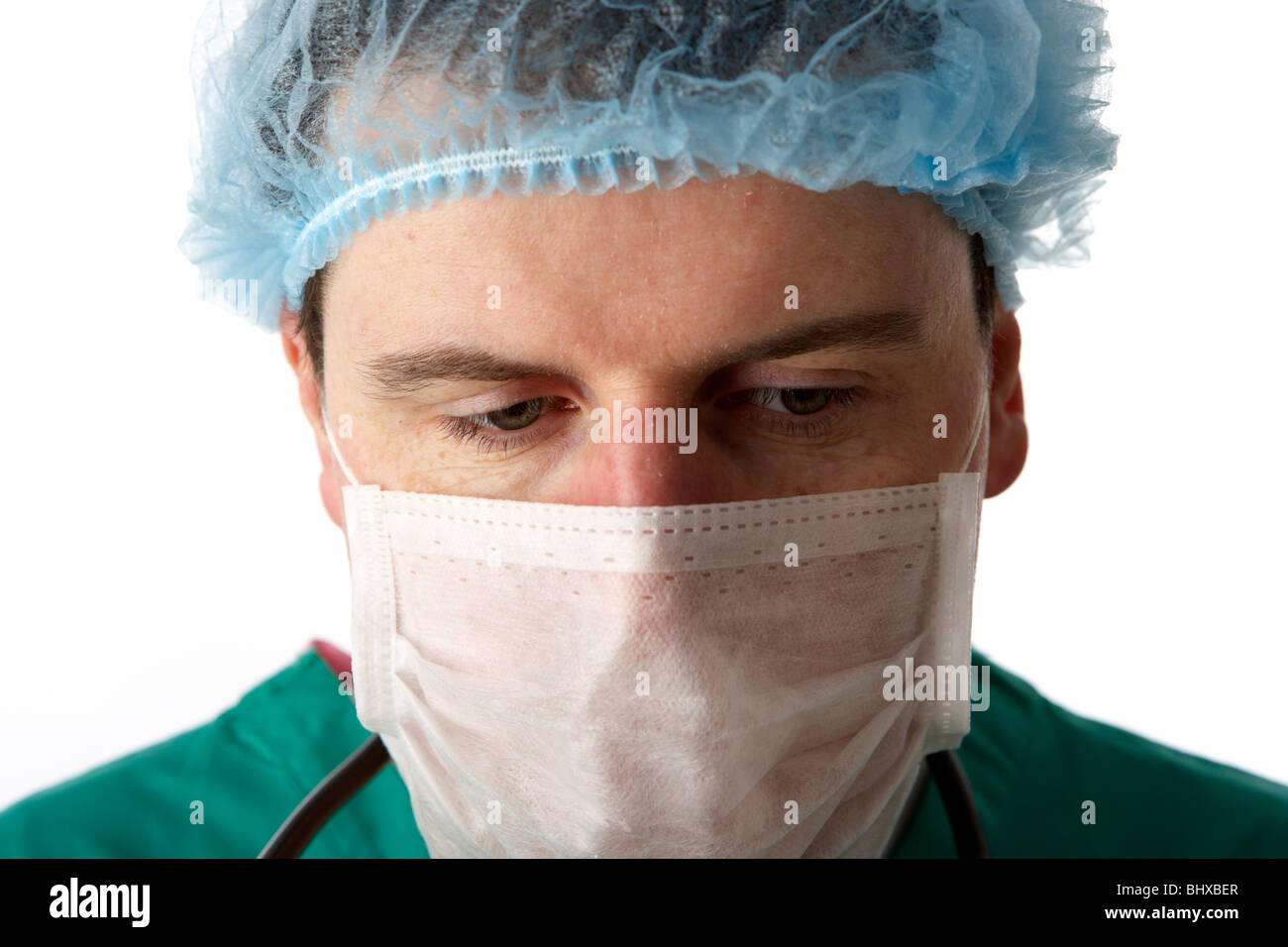 man wearing medical scrubs wearing face mask and hair net Stock Photo ...