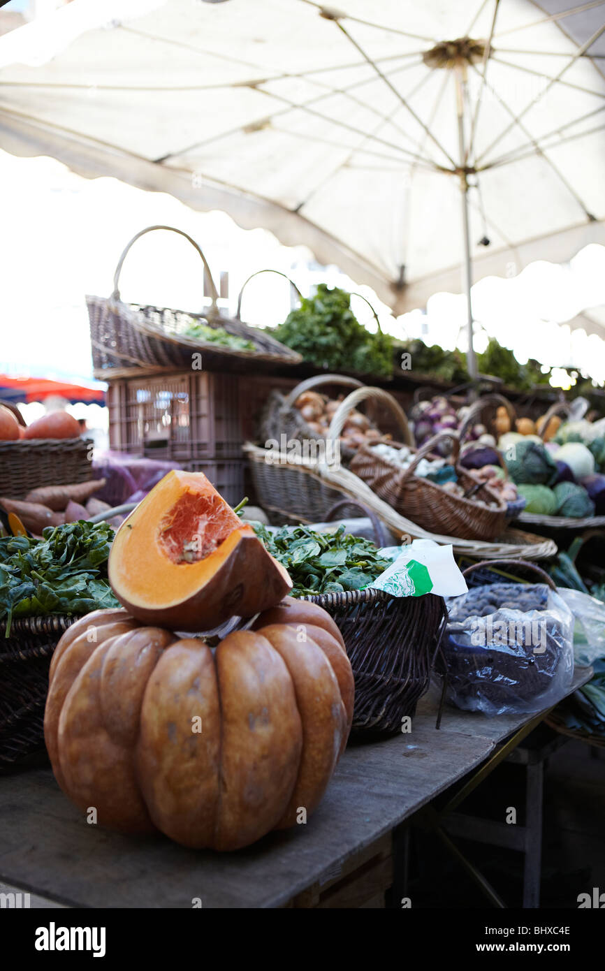 Beaune market stall hi-res stock photography and images - Alamy